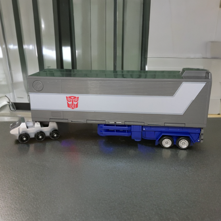 Transformers StudioSeries 86-31 CommanderClass Optimus Prime